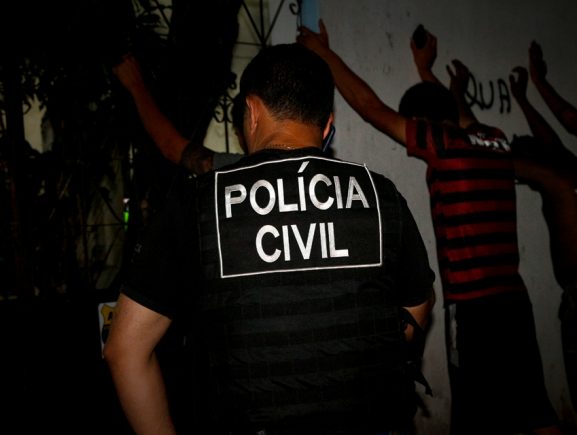 Pc Prende Pai E Filho Foragidos Da Justiça Por Homicídio Ocorrido Em