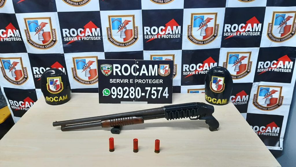 Policiais da Rocam Motos detêm homem com arma e munições - SSP Policiais da Rocam Motos detêm homem com arma e munições - SSP
