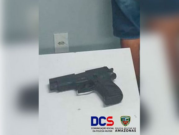 PM detêm jovem com simulacro de arma de fogo em Educandos - SSP