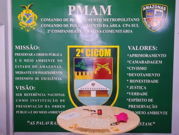 Policiais militares da 2ª Cicom detêm jovem por tráfico de drogas - SSP