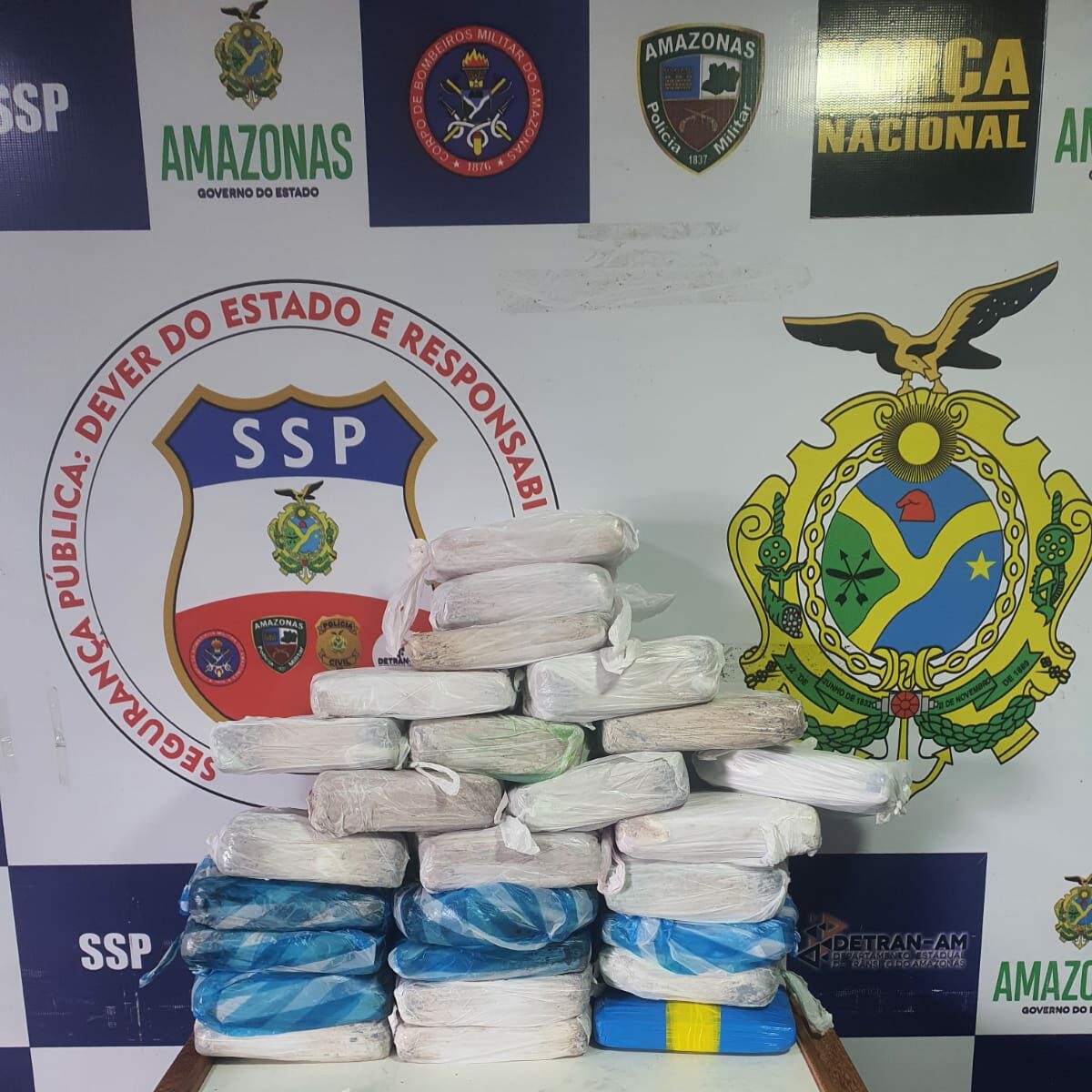 Agentes Da Base Arpão Apreendem 28 Quilos De Entorpecentes Dentro De
